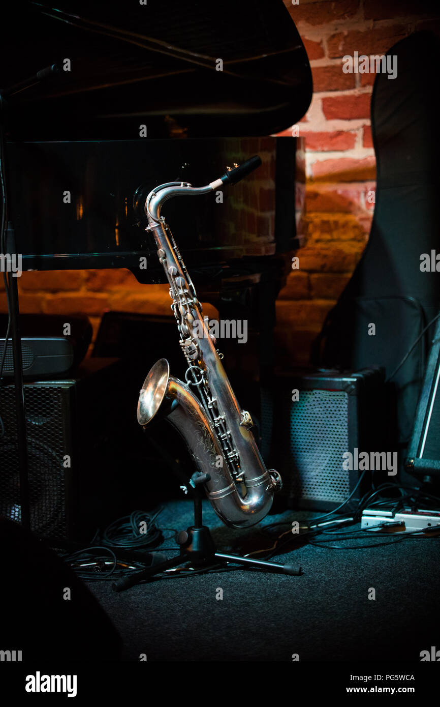 Saxophone player bar hi-res stock photography and images - Alamy