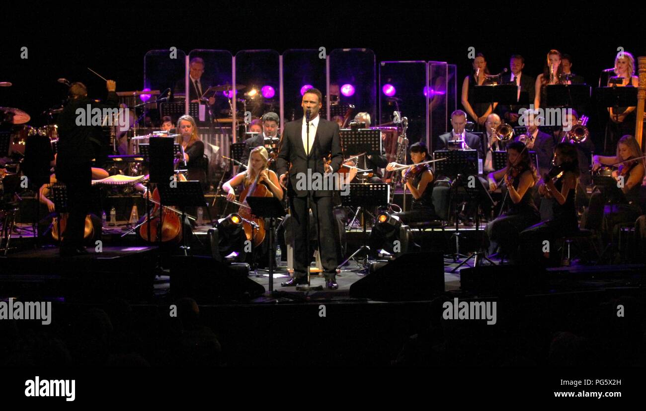 Lights onstage opera hi-res stock photography and images - Alamy