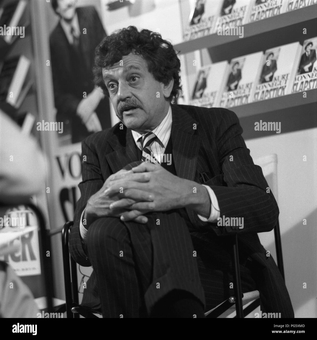 Kurt vonnegut hi-res stock photography and images - Alamy