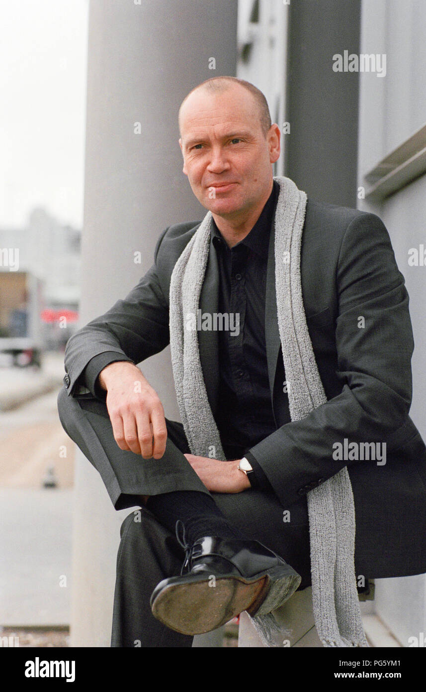 Simon beckett hi-res stock photography and images - Alamy