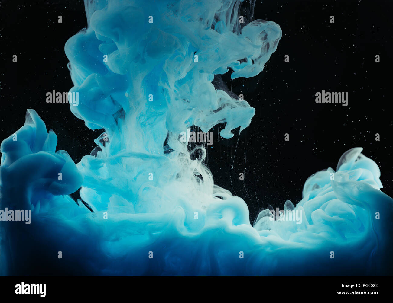 Flowing ink hi-res stock photography and images - Alamy