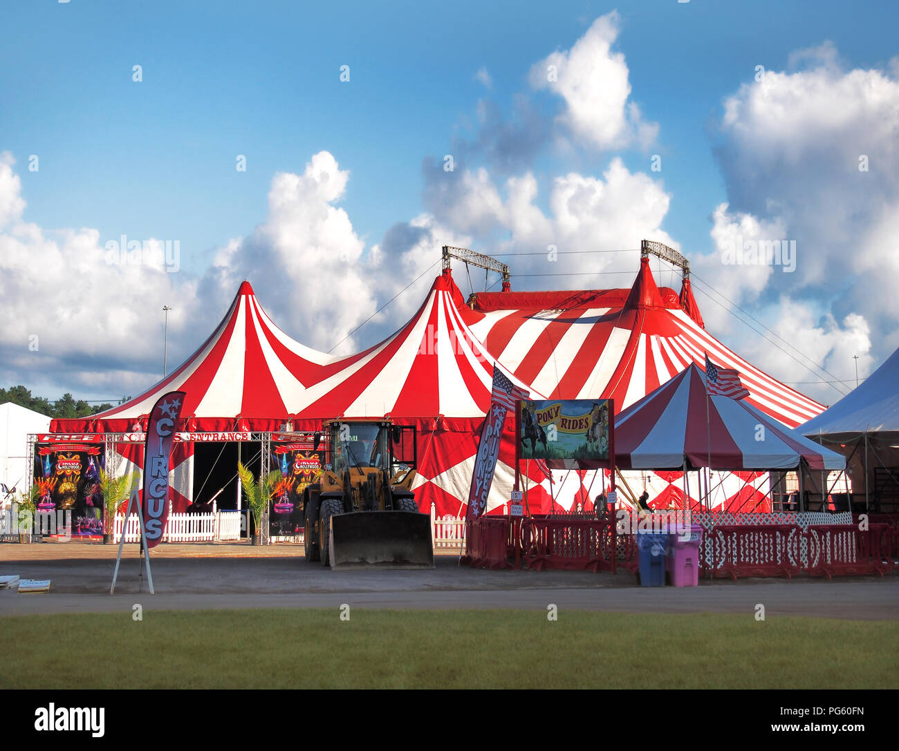 Geddes, New York, USA. August 23, 2018. Coronas of Hollywood Circus big ...