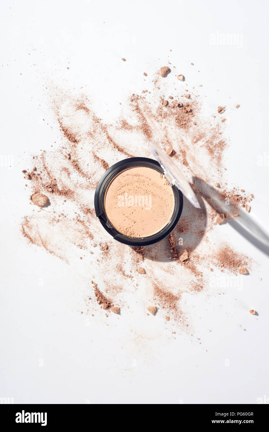 Make up template with face powder on white background Stock Photo - Alamy