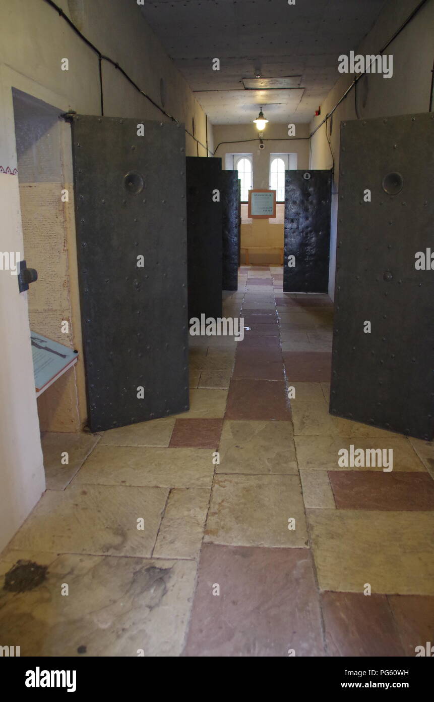 Jedburgh prison. John o' groats (Duncansby head) to lands end. End to ...