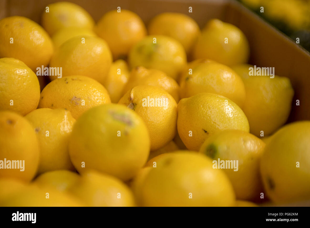 Lemon box hi-res stock photography and images - Alamy