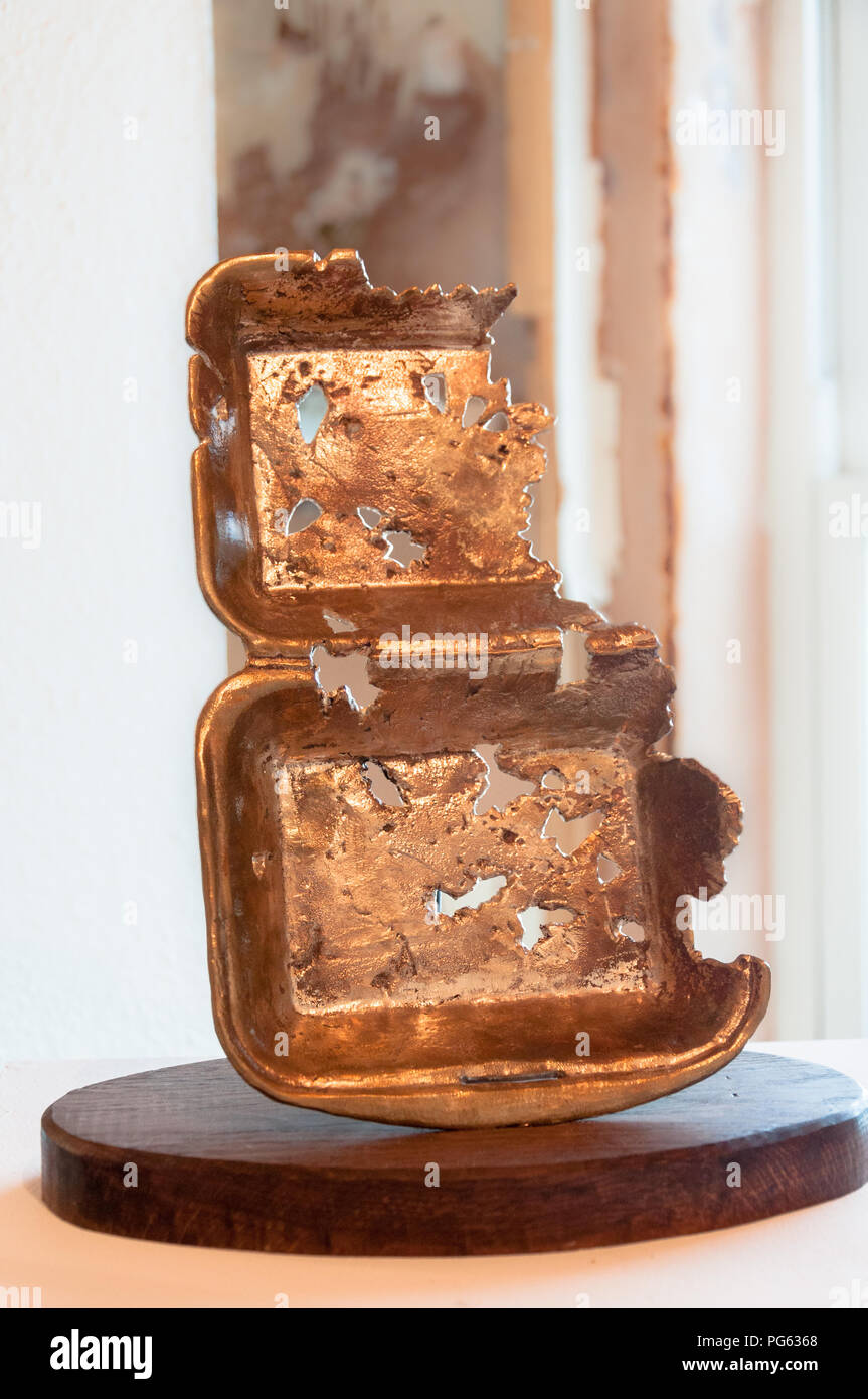 'Animals are Sculptors: Seagull Burger Box' sculpture in bronze in ...