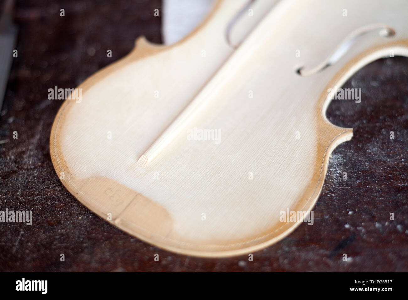Violin, luthier, wood Stock Photo - Alamy
