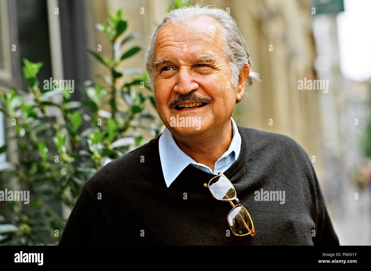 Carlos Fuentes, Mexican writer Stock Photo - Alamy