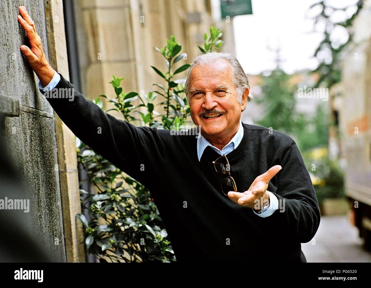 Carlos Fuentes, Mexican writer Stock Photo - Alamy