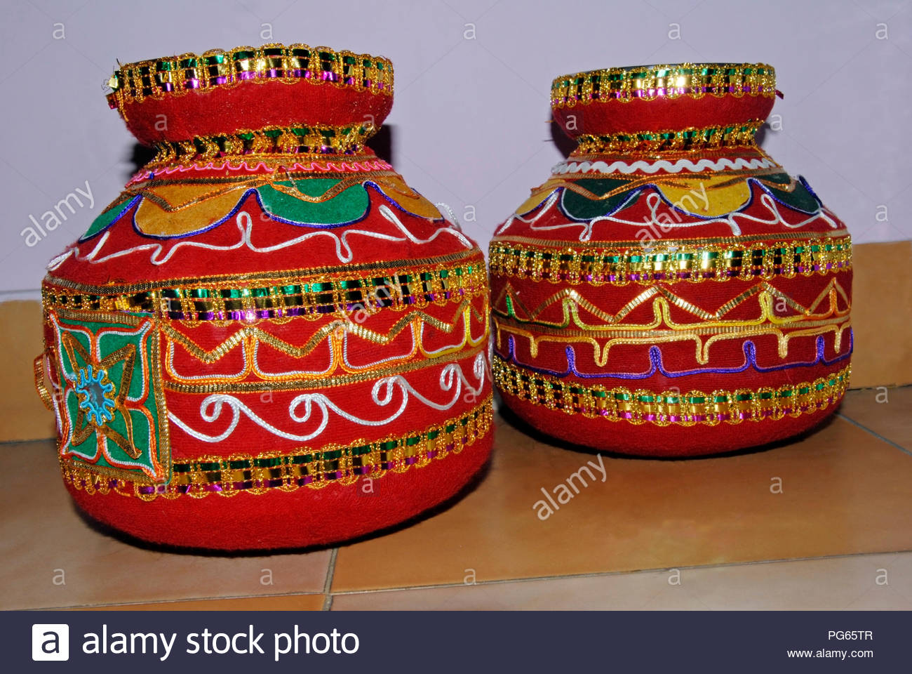 Earthen Pots Stock Photos & Earthen Pots Stock Images - Alamy