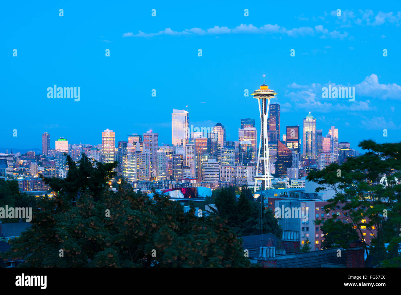 Seattle cityscape night washington hi-res stock photography and images ...