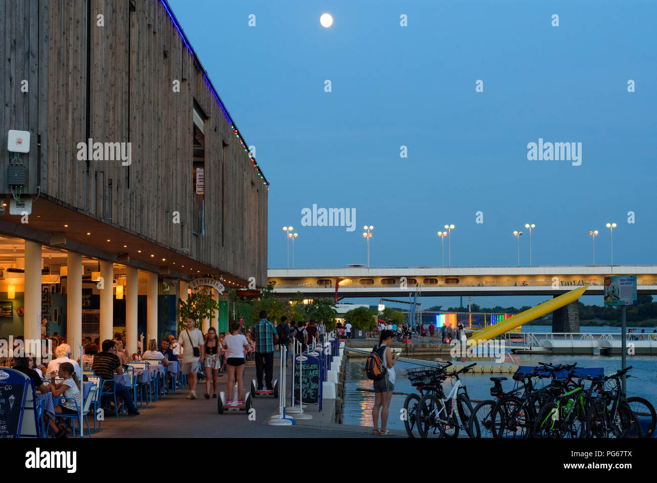 Wien, Vienna: restaurant at pleasure area „Copa Cagrana“, river Neue ...