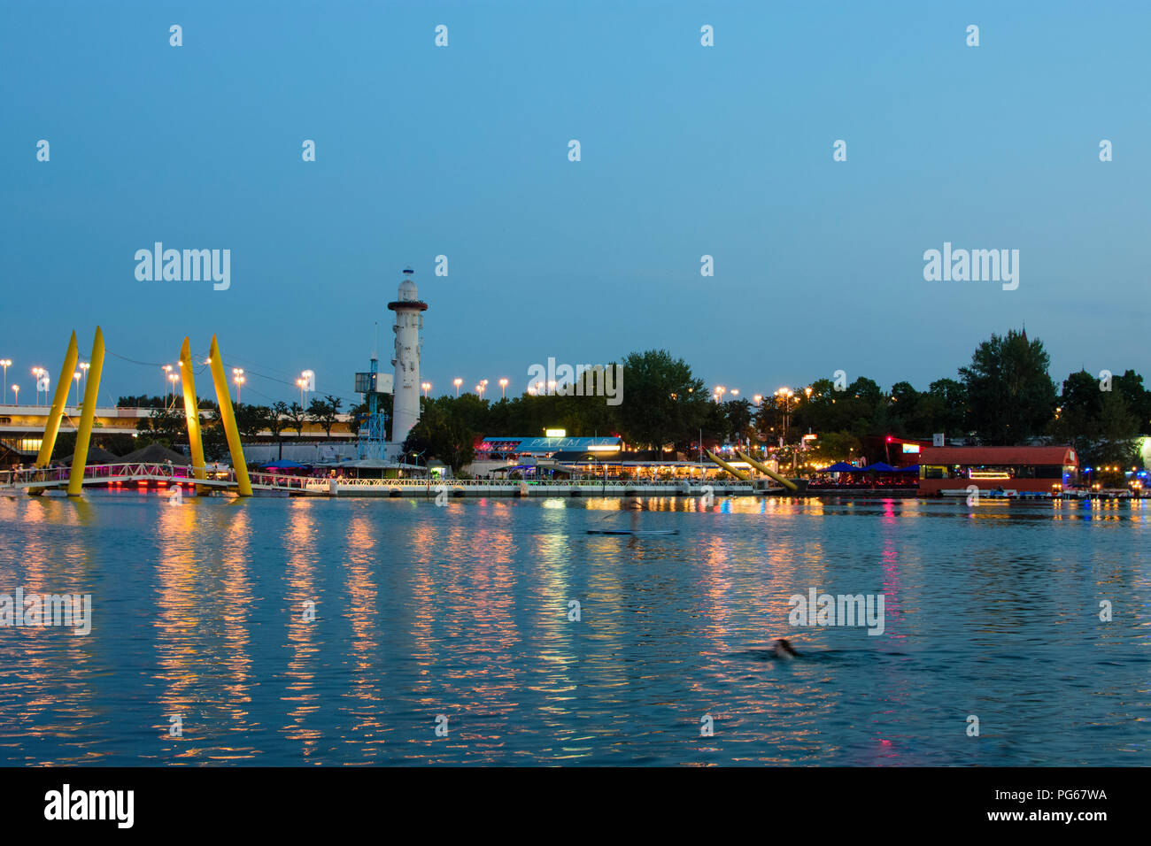 Wien, Vienna: pleasure area „Copa Cagrana“, river Neue Donau (New ...