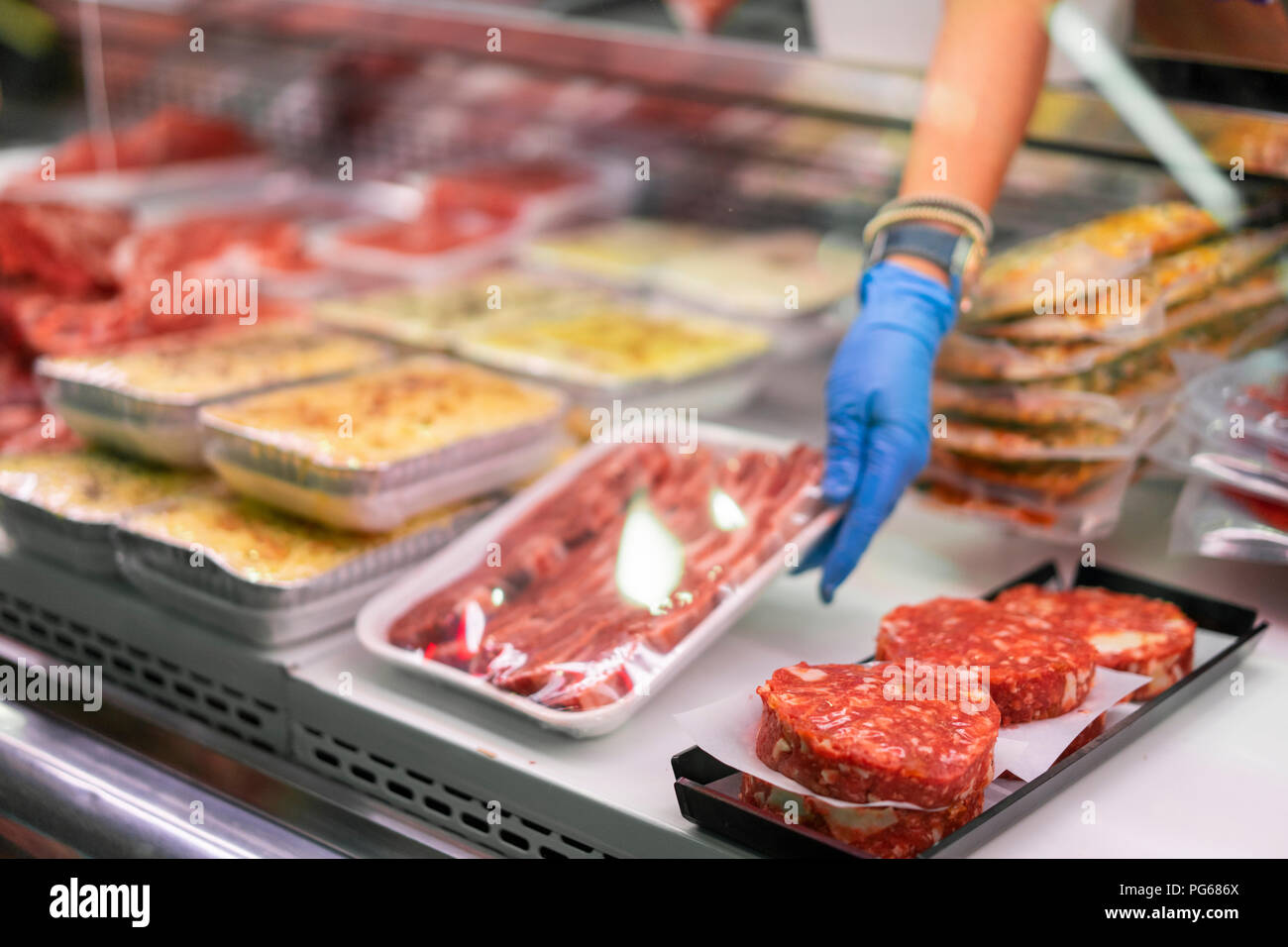 Meat display hi-res stock photography and images - Alamy