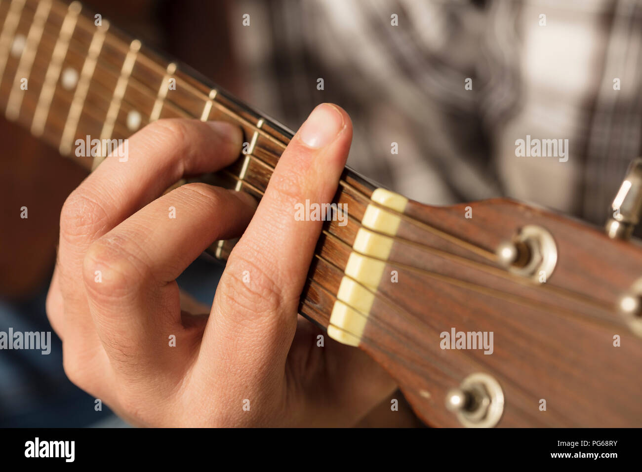 Guitarists hand hi-res stock photography and images - Alamy