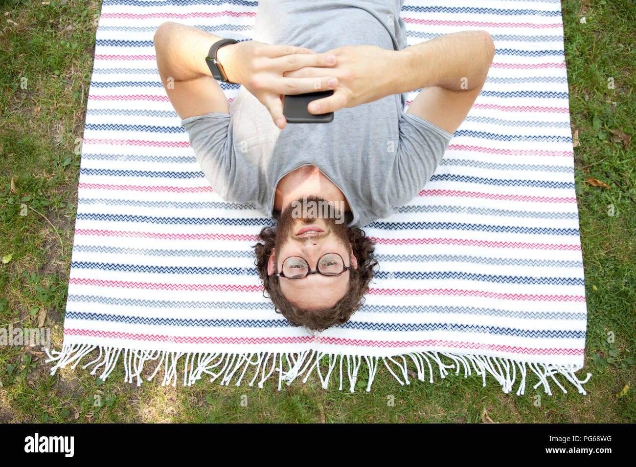 People top view overhead phone hi-res stock photography and images - Alamy