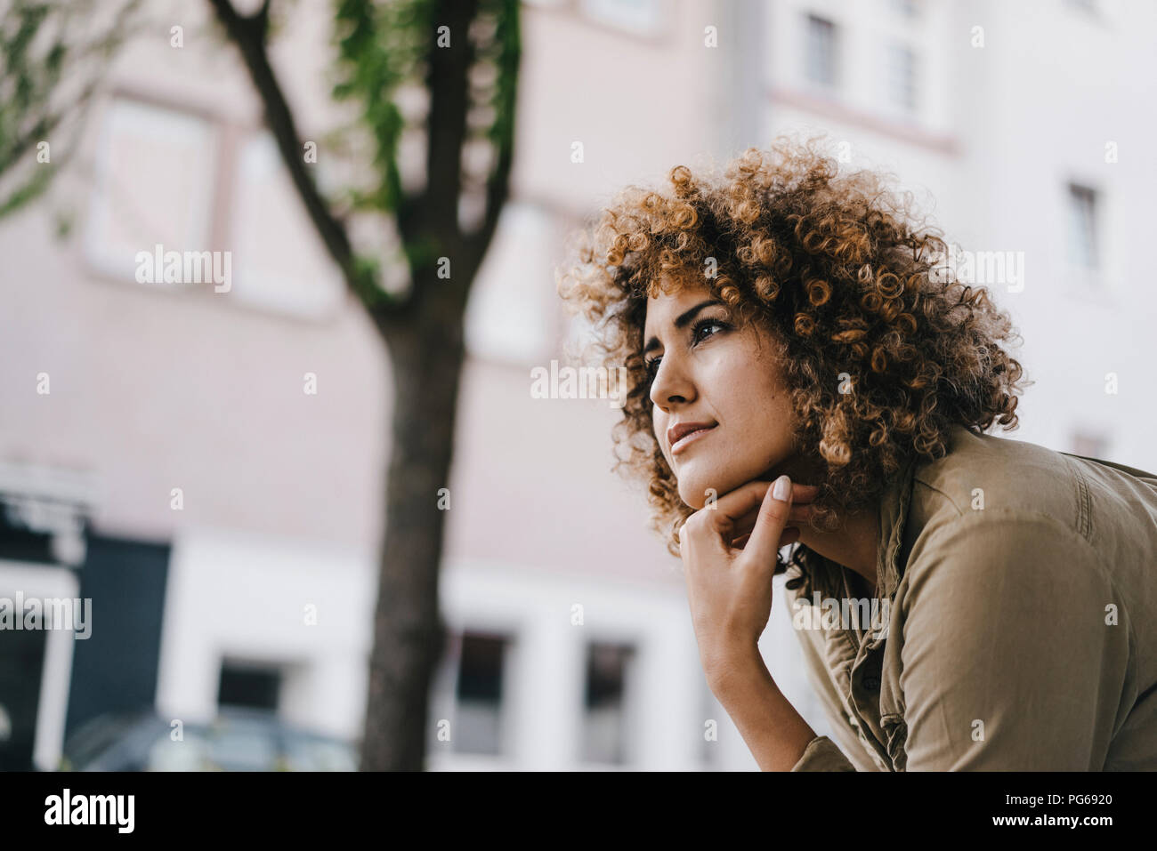 Hand on chin and thinking hi-res stock photography and images - Alamy