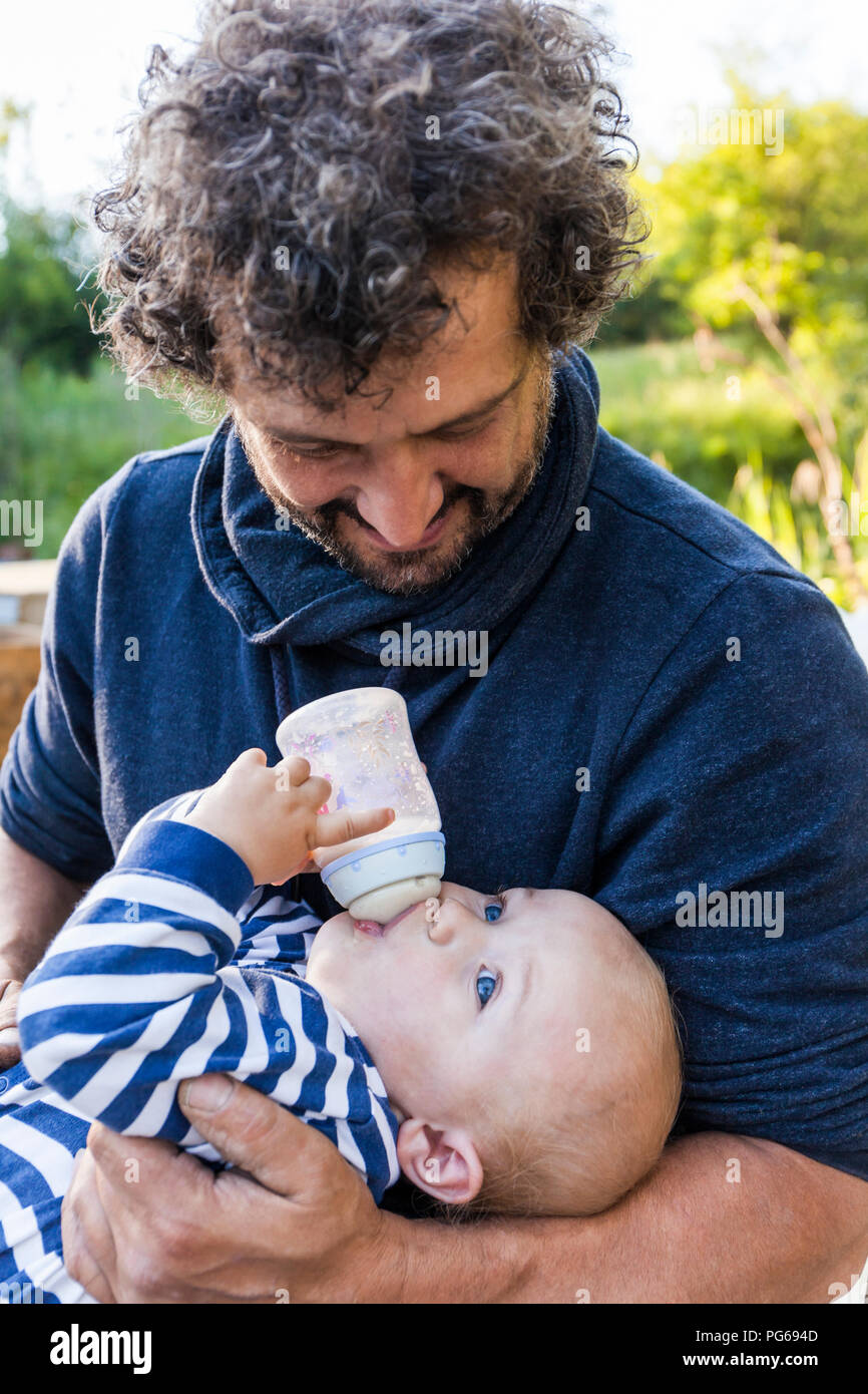 Baby watching hi-res stock photography and images - Alamy