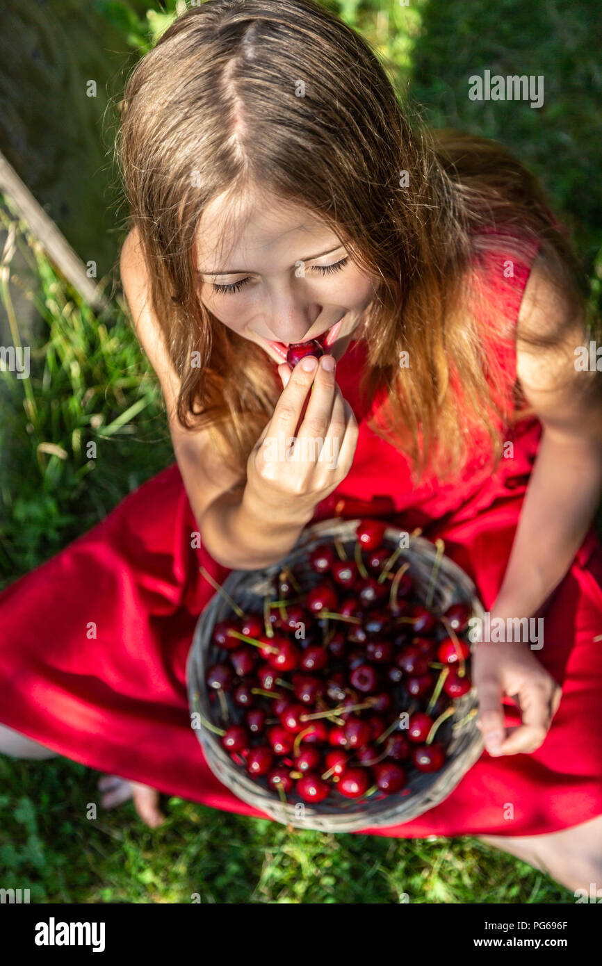 Girl eating cherries hi-res stock photography and images - Alamy