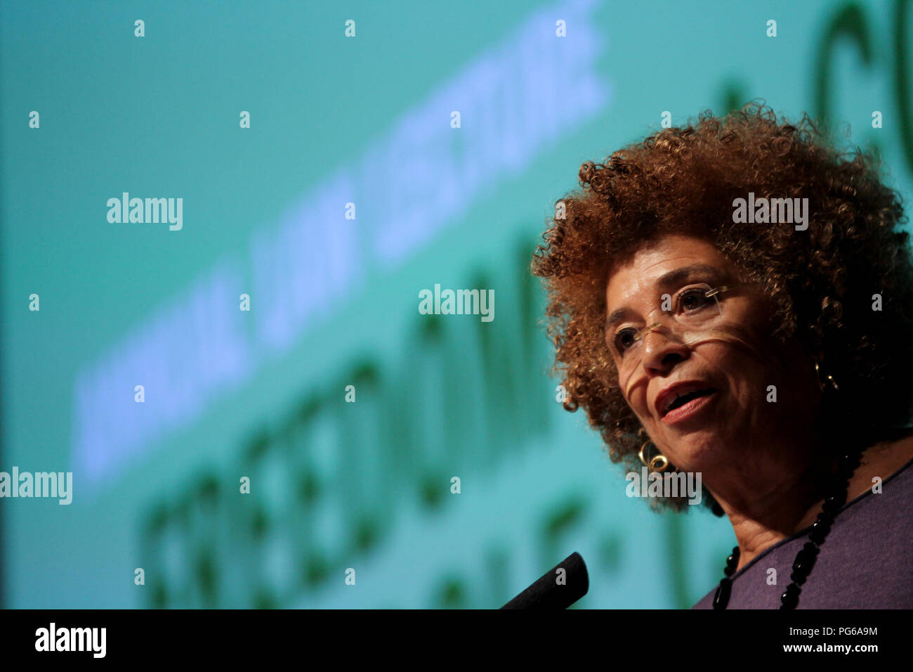 Angela Davis High Resolution Stock Photography and Images - Alamy
