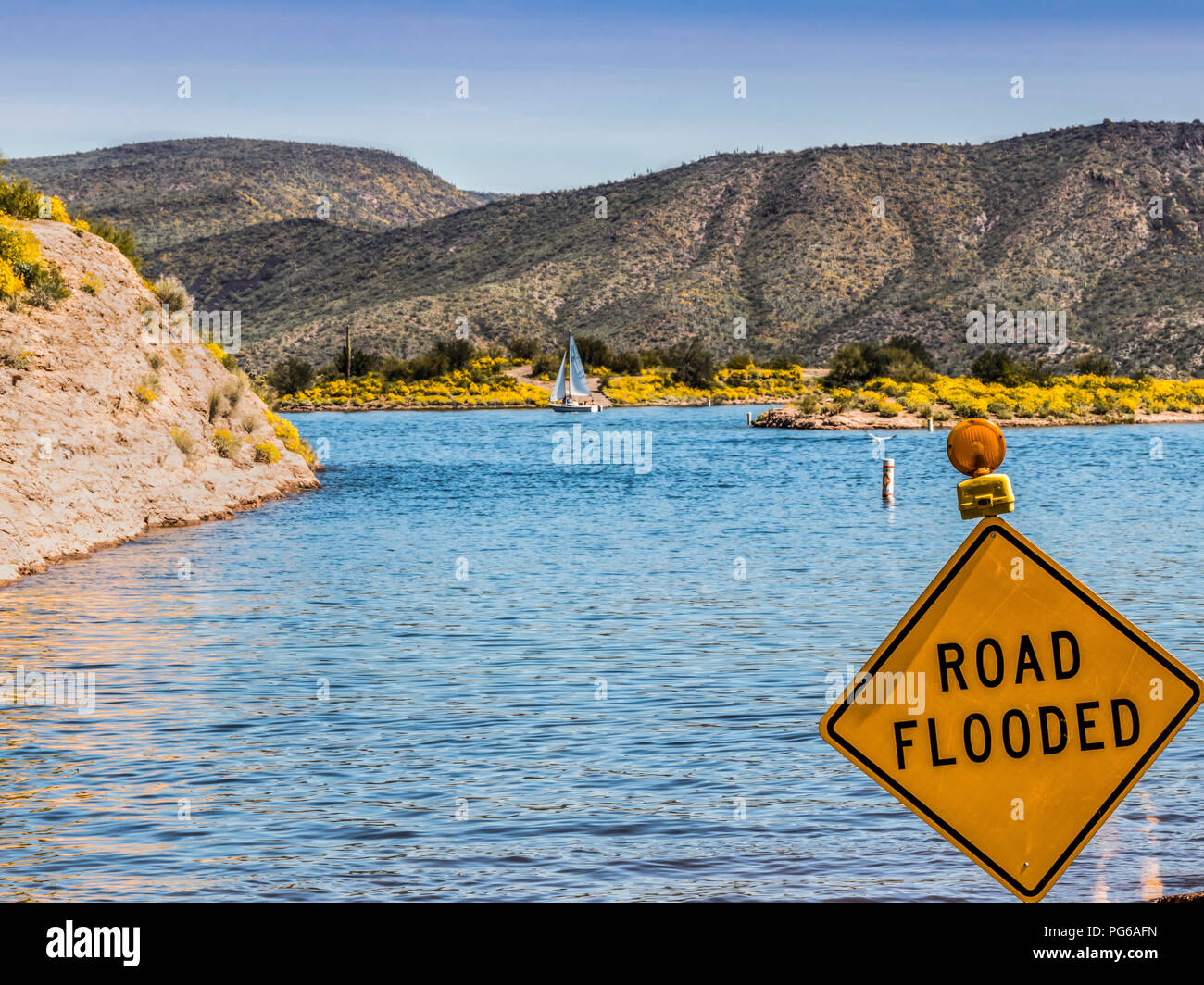 Wet road sign hi-res stock photography and images - Alamy