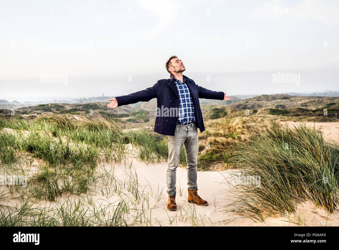Arms outstretched man hi-res stock photography and images - Alamy