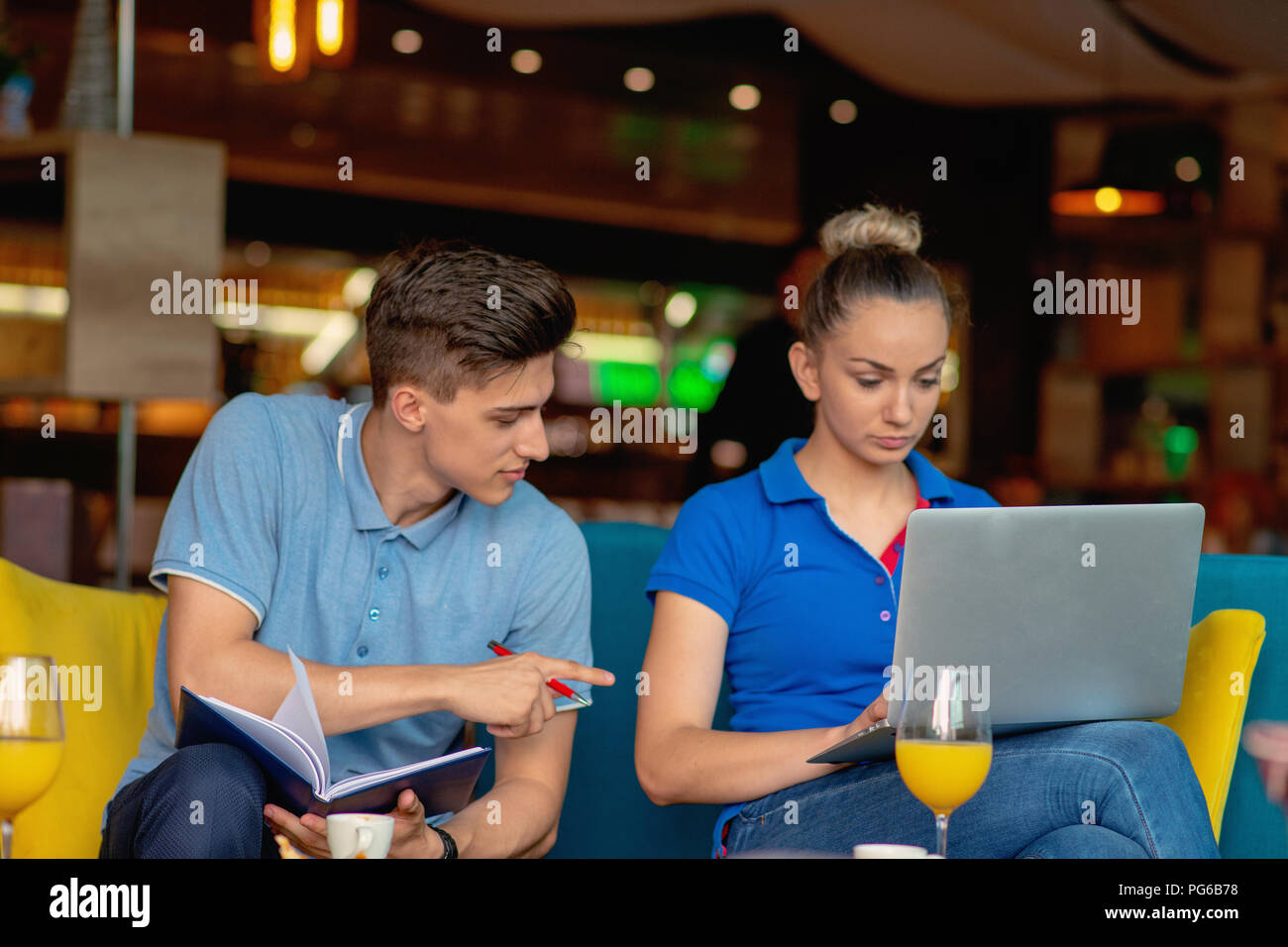Students group eating pizza in breaking time early next study class ...
