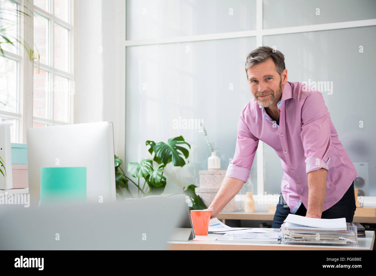 Man working desk papers hi-res stock photography and images - Alamy
