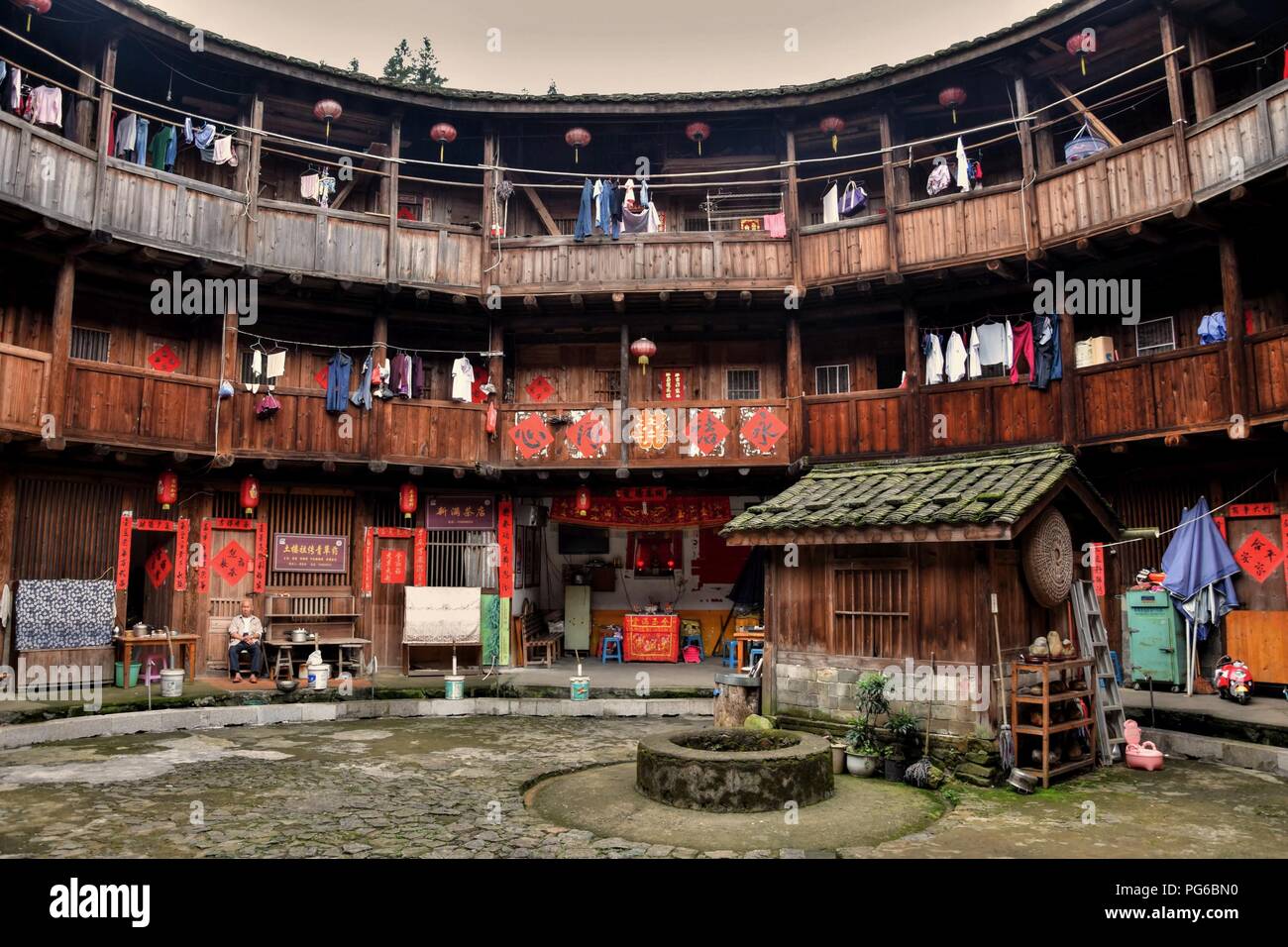 Chinese roundel hi-res stock photography and images - Alamy