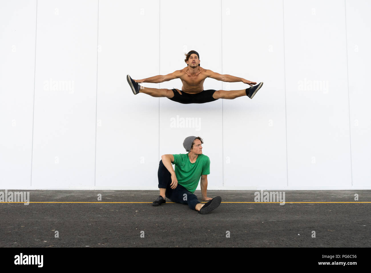 Air acrobats hi-res stock photography and images - Alamy