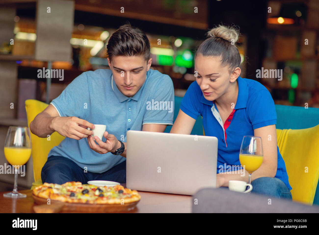 Students group eating pizza in breaking time early next study class ...