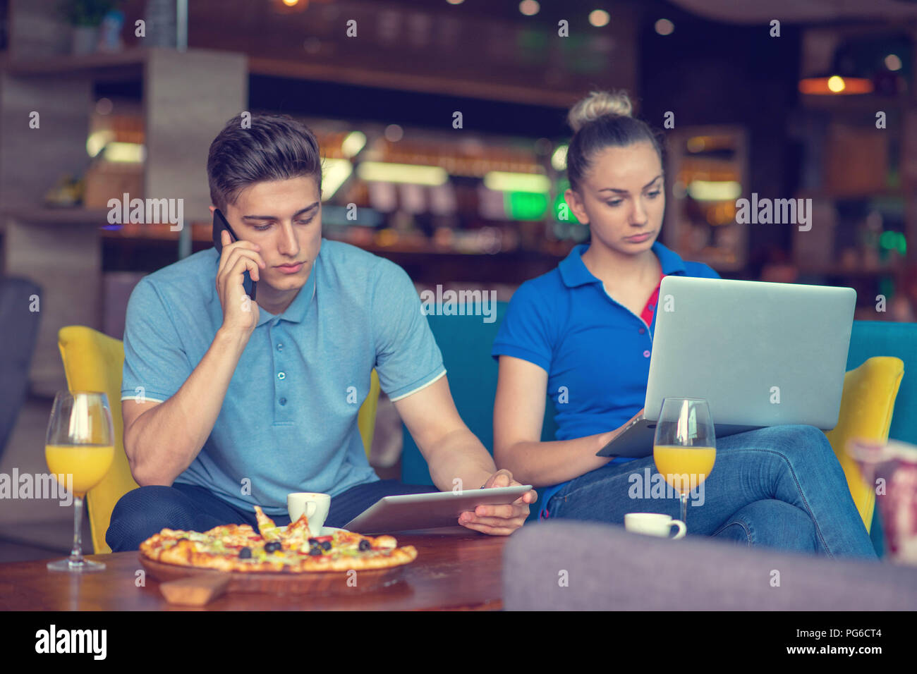 Students group eating pizza in breaking time early next study class ...