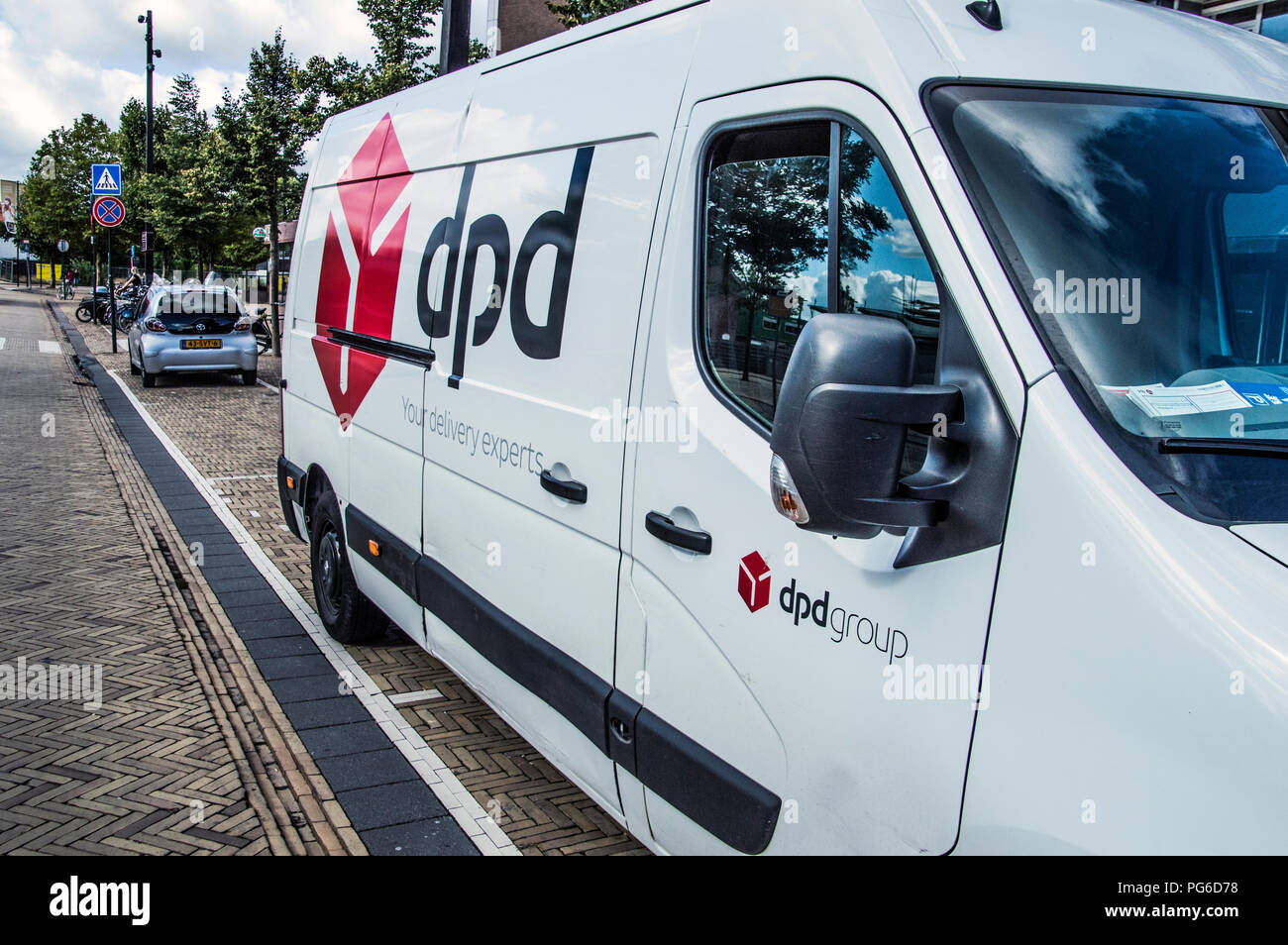 Dpd express hi-res stock photography and images - Alamy