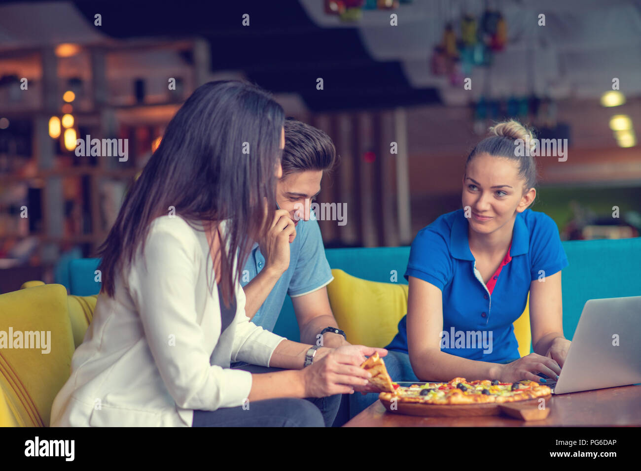 Students group eating pizza in breaking time early next study class ...