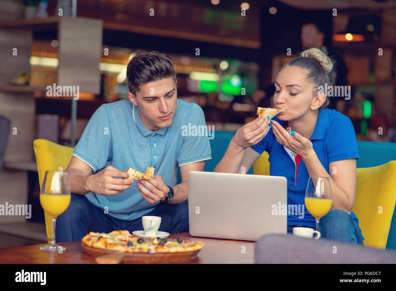 Students group eating pizza in breaking time early next study class ...