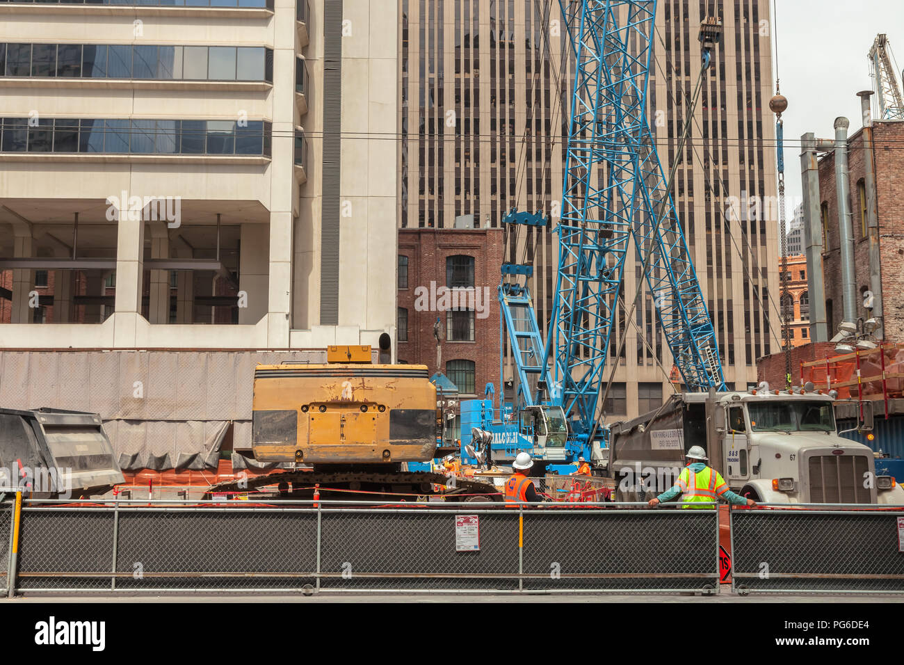 American building construction workers hi-res stock photography and ...