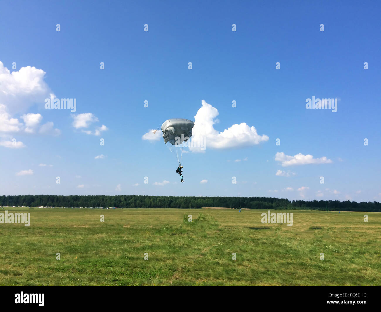Paratrooper jump hi-res stock photography and images - Alamy
