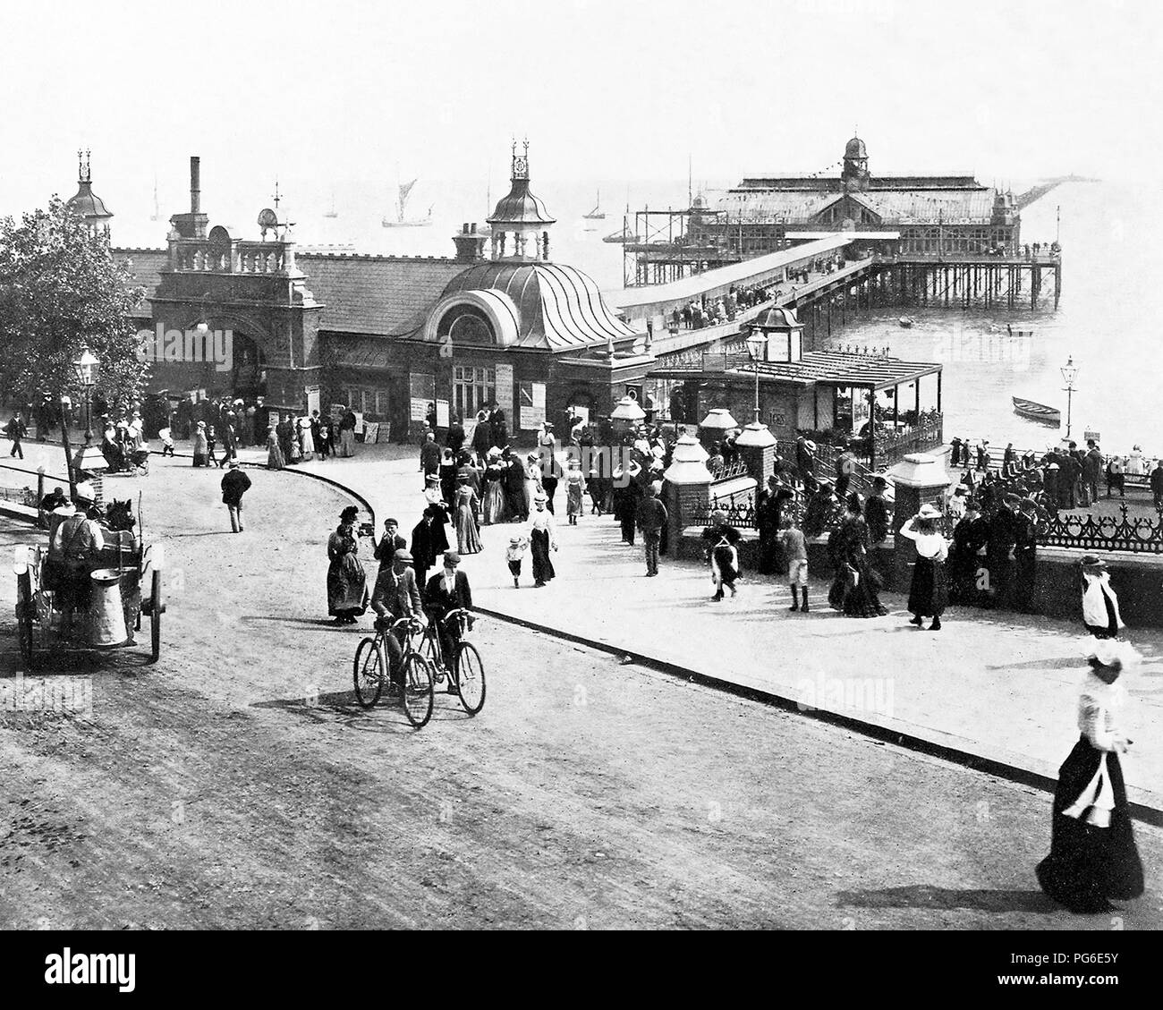 Vintage southend Black and White Stock Photos & Images - Alamy