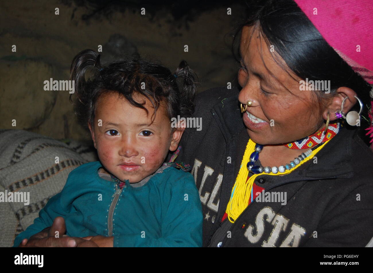 Father and children nepal hi-res stock photography and images - Alamy