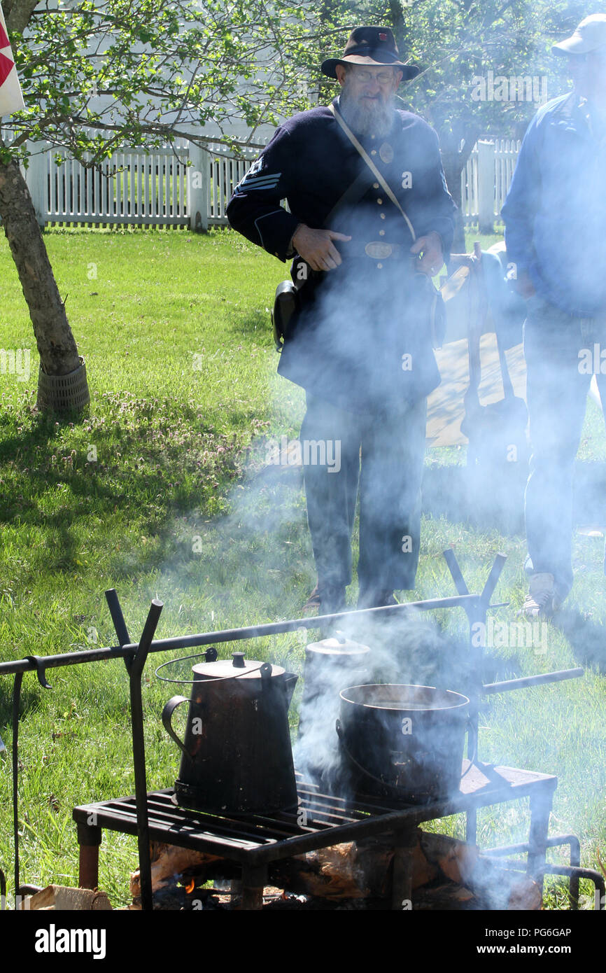 The Confederate Army camping during the American Civil War. Splitting ...