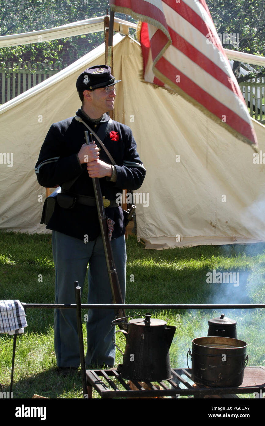 The Confederate Army camping during the American Civil War. Splitting ...