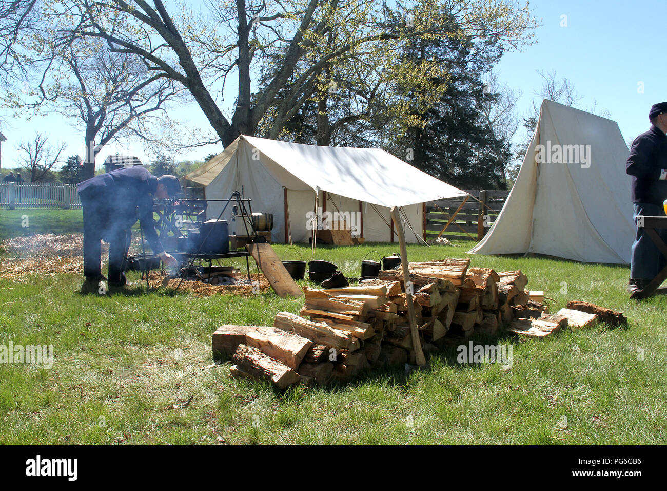 The Confederate Army camping during the American Civil War. Splitting ...