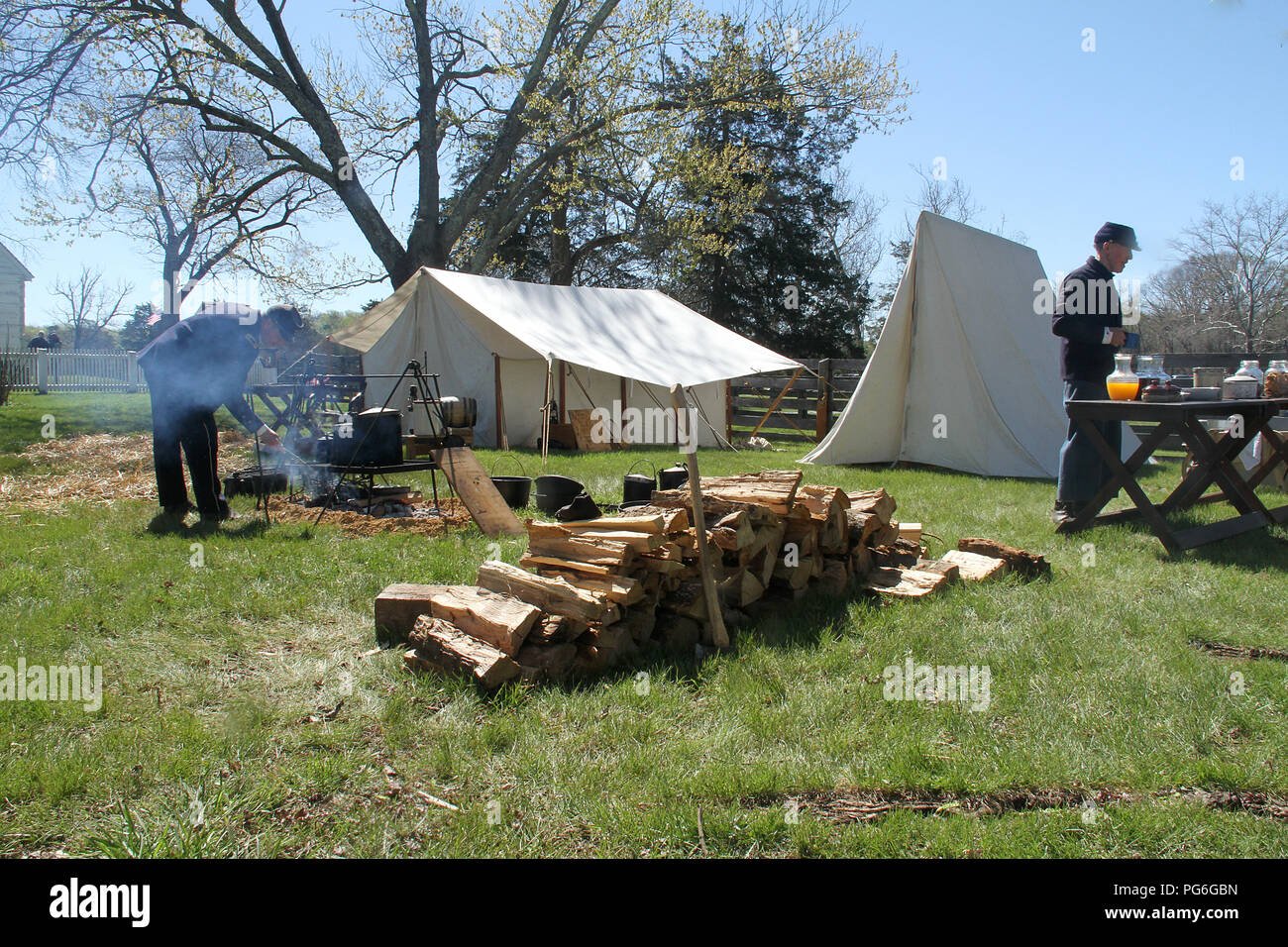 The Confederate Army camping during the American Civil War. Splitting ...