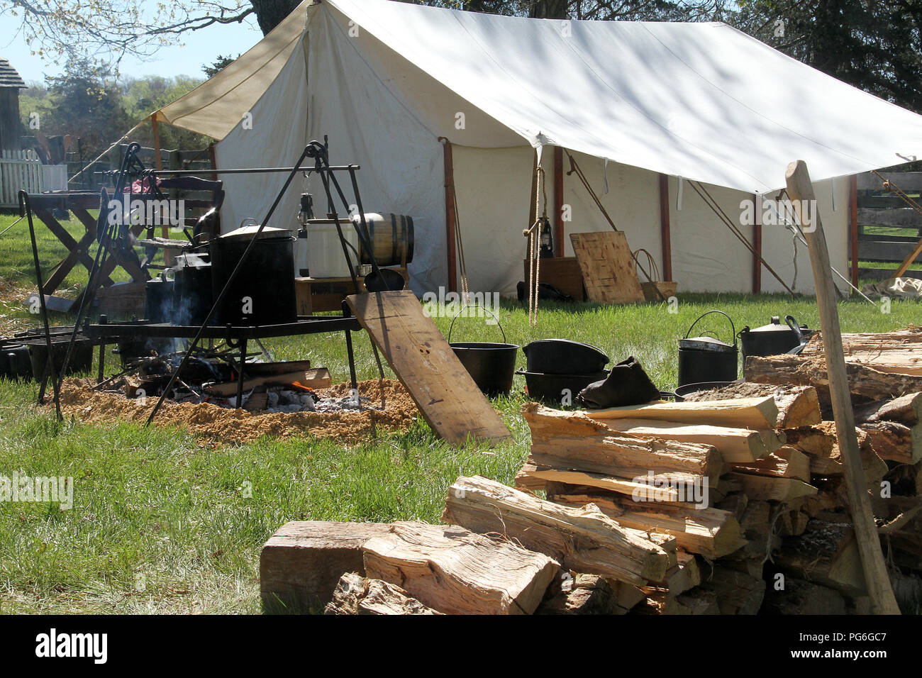 The Confederate Army camping during the American Civil War. Splitting ...