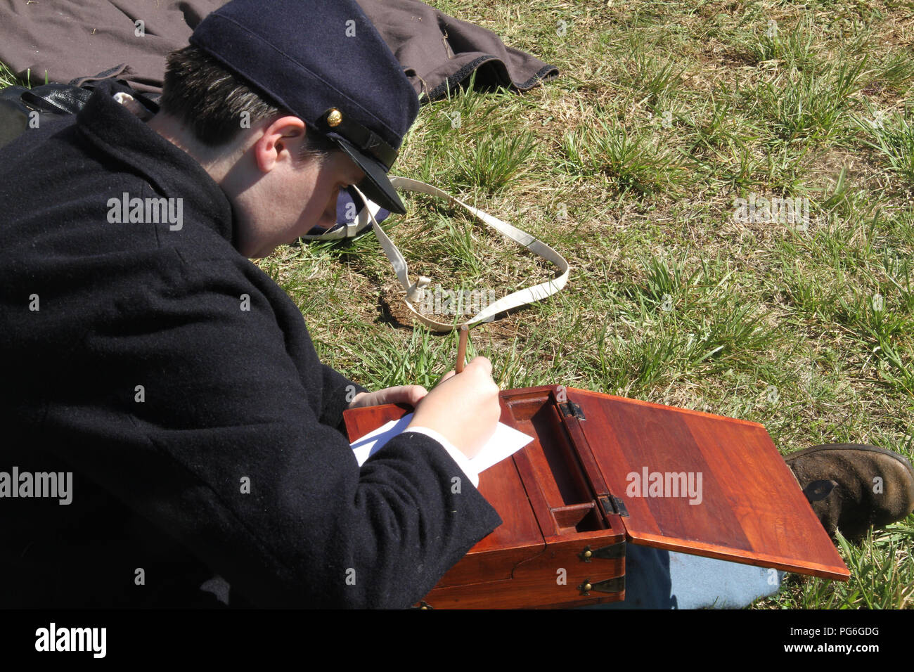 The Confederate Army camping during the American Civil War. Soldier ...