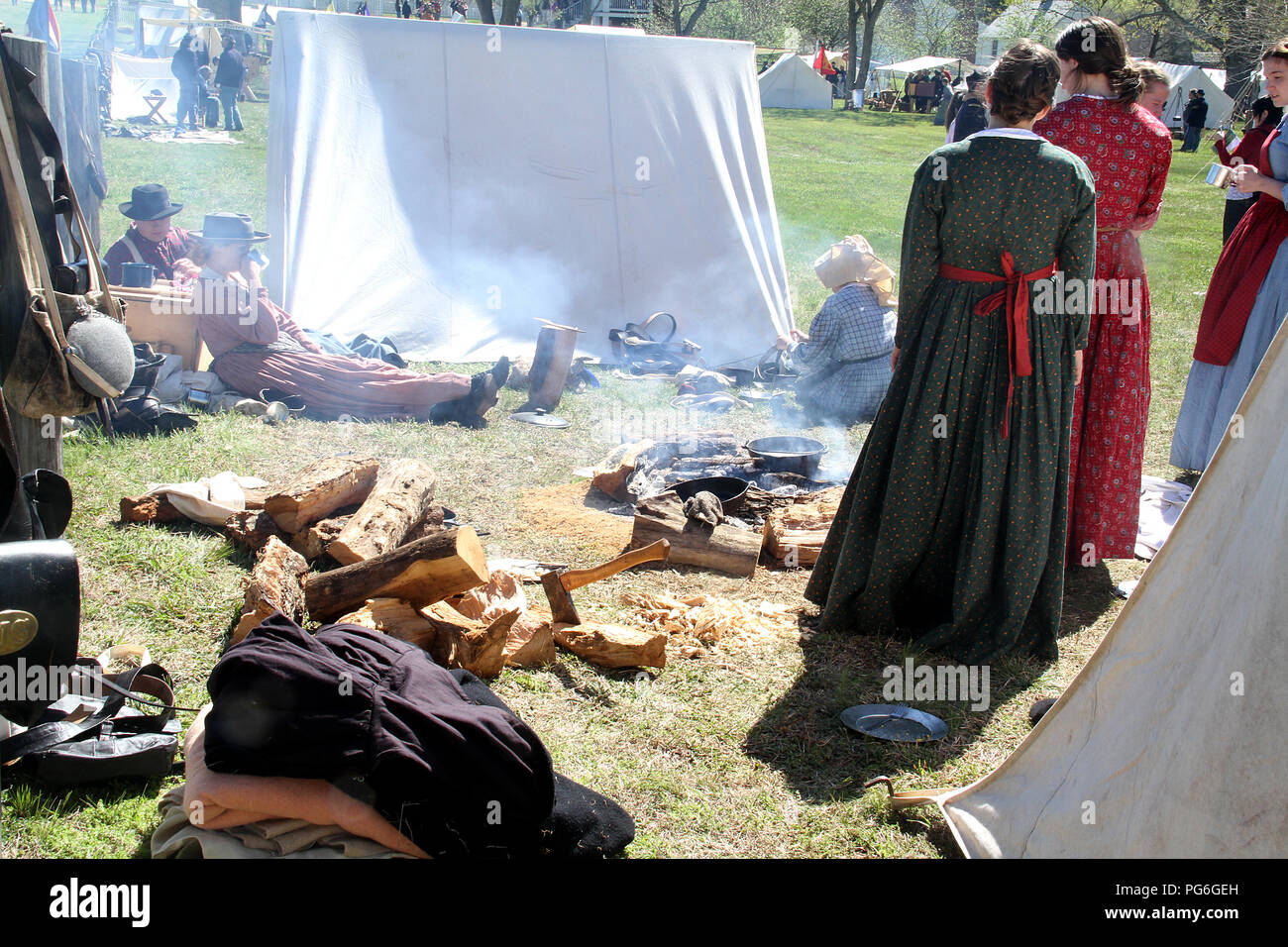 The Confederate Army camping during the American Civil War. Splitting ...