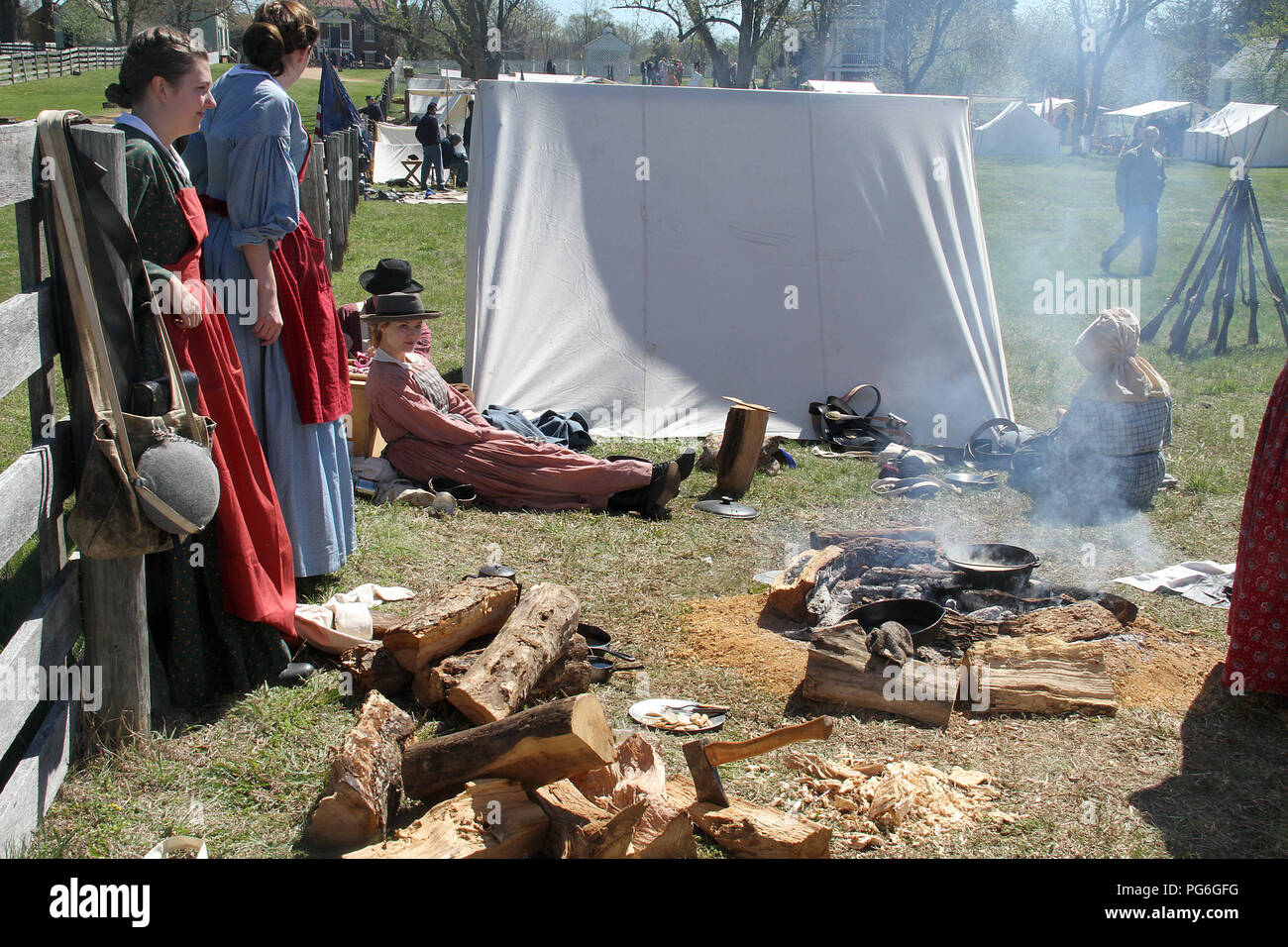 The Confederate Army camping during the American Civil War. Splitting ...