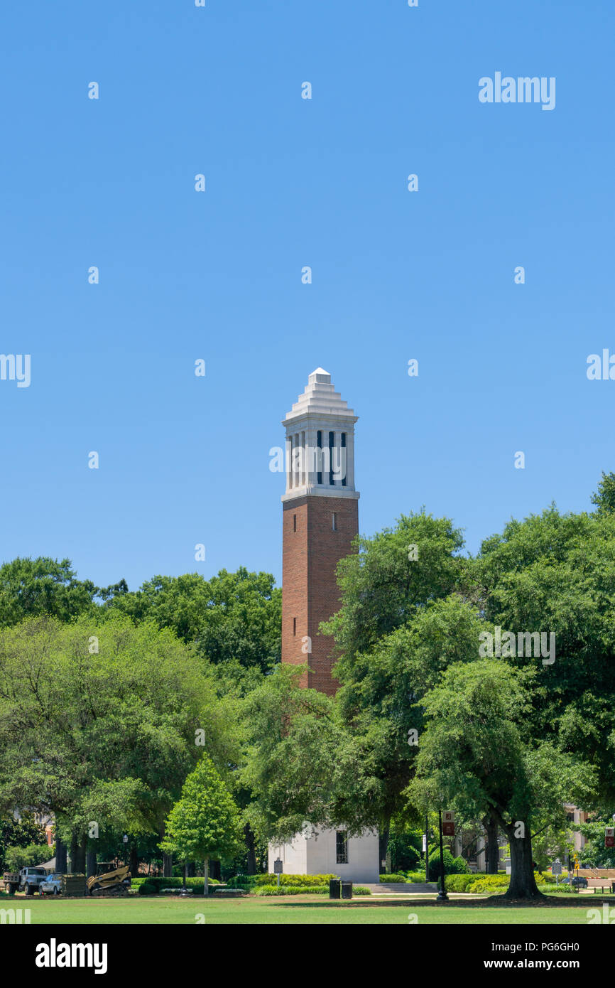 Quad campus hi-res stock photography and images - Alamy