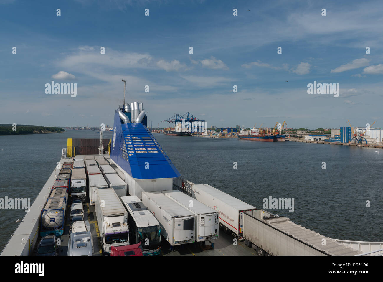 Ships lagoon hi-res stock photography and images - Alamy