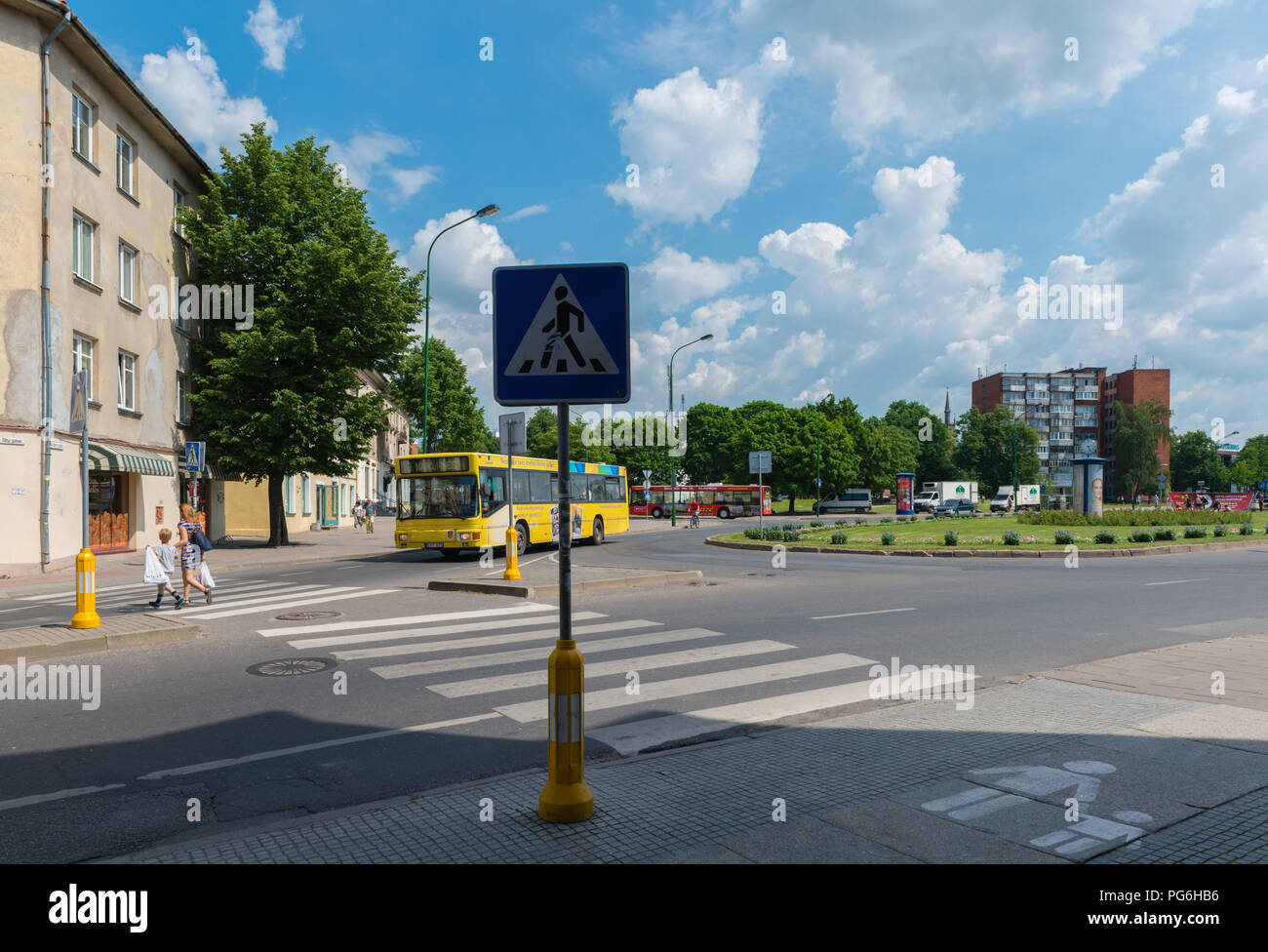 Europe roundabout sign hi-res stock photography and images - Alamy